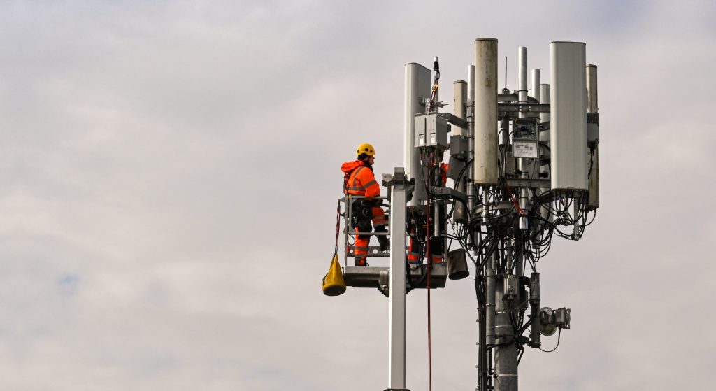 Telecommunication-worker2 - Diabsolut